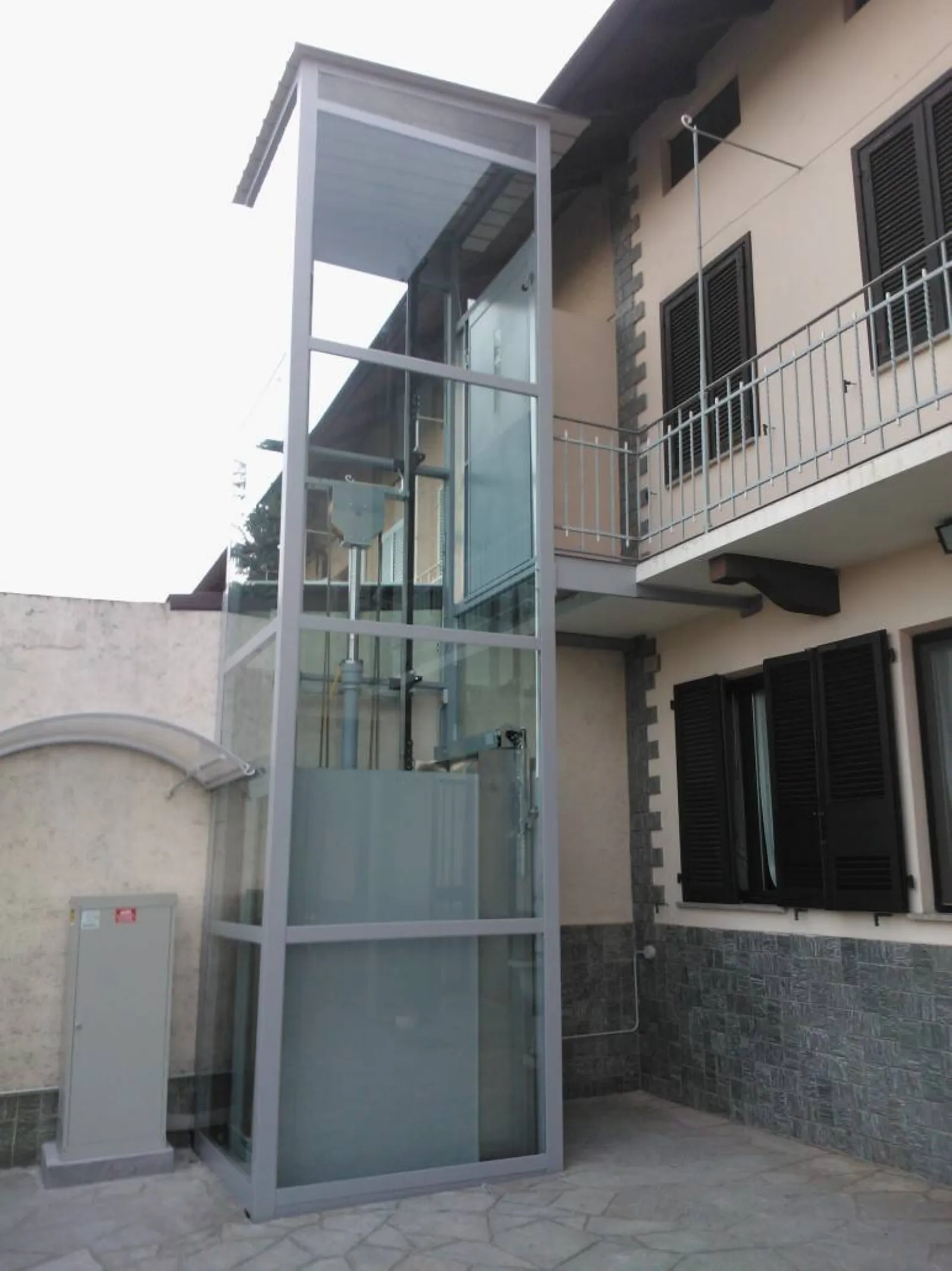 Maggior personalità con gli ascensori esterni