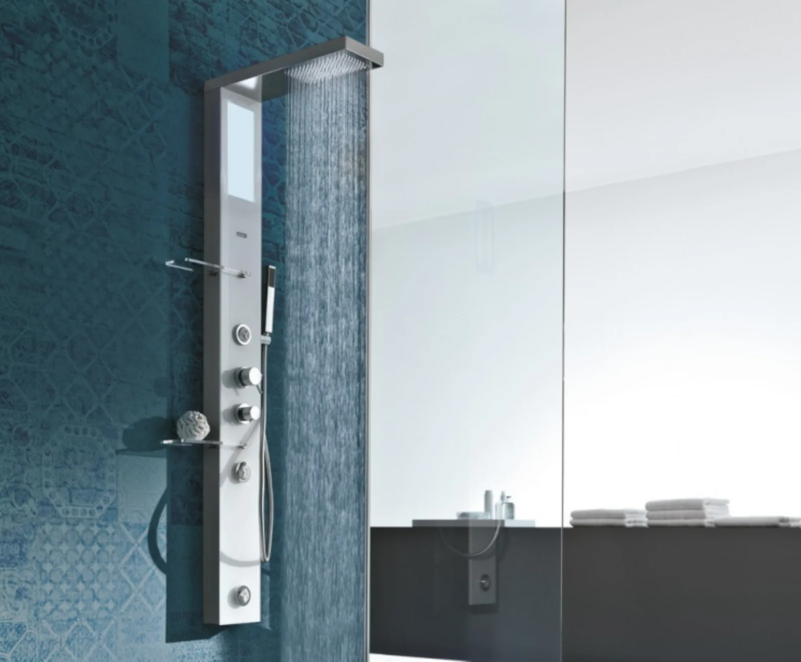 Colonne doccia nella stanza da bagno