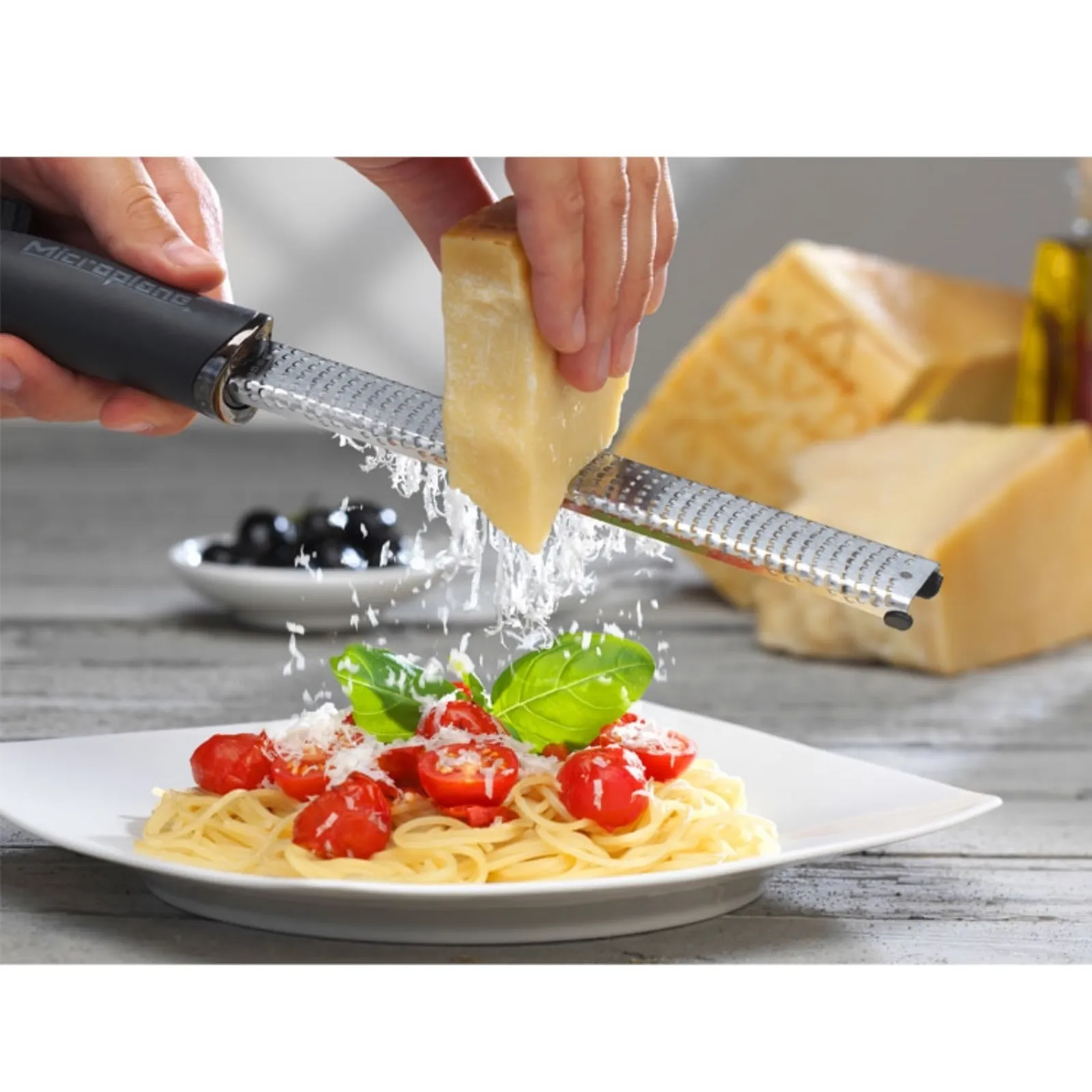 La tradizione di grattugiare il formaggio rivive con Microplane