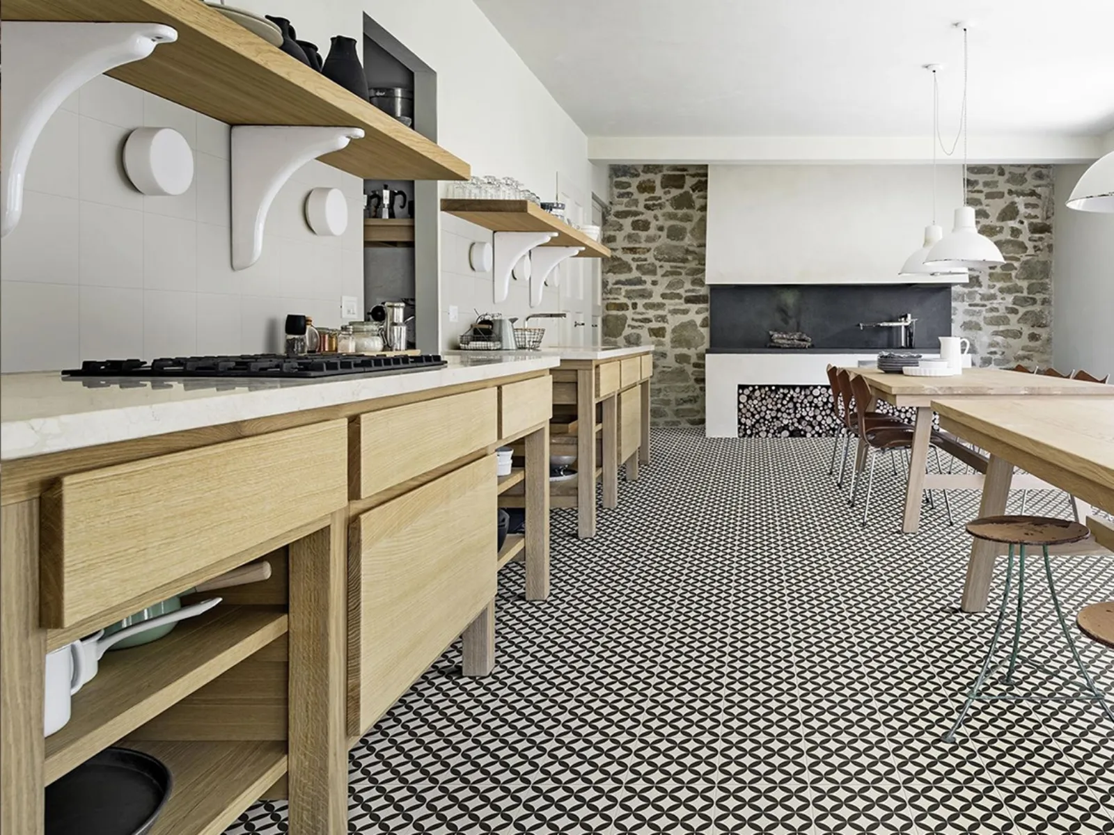 Ecco le piastrelle giuste per il pavimento della cucina moderna