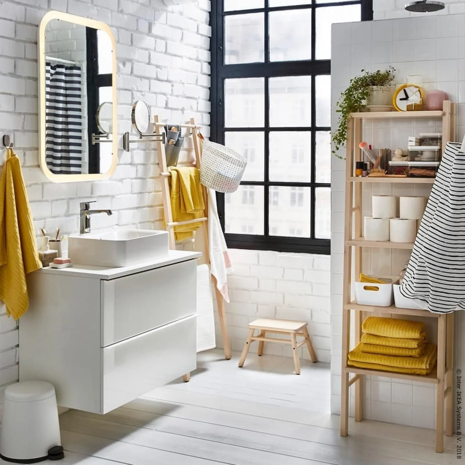 Belli, economici e funzionali gli scaffali Ikea