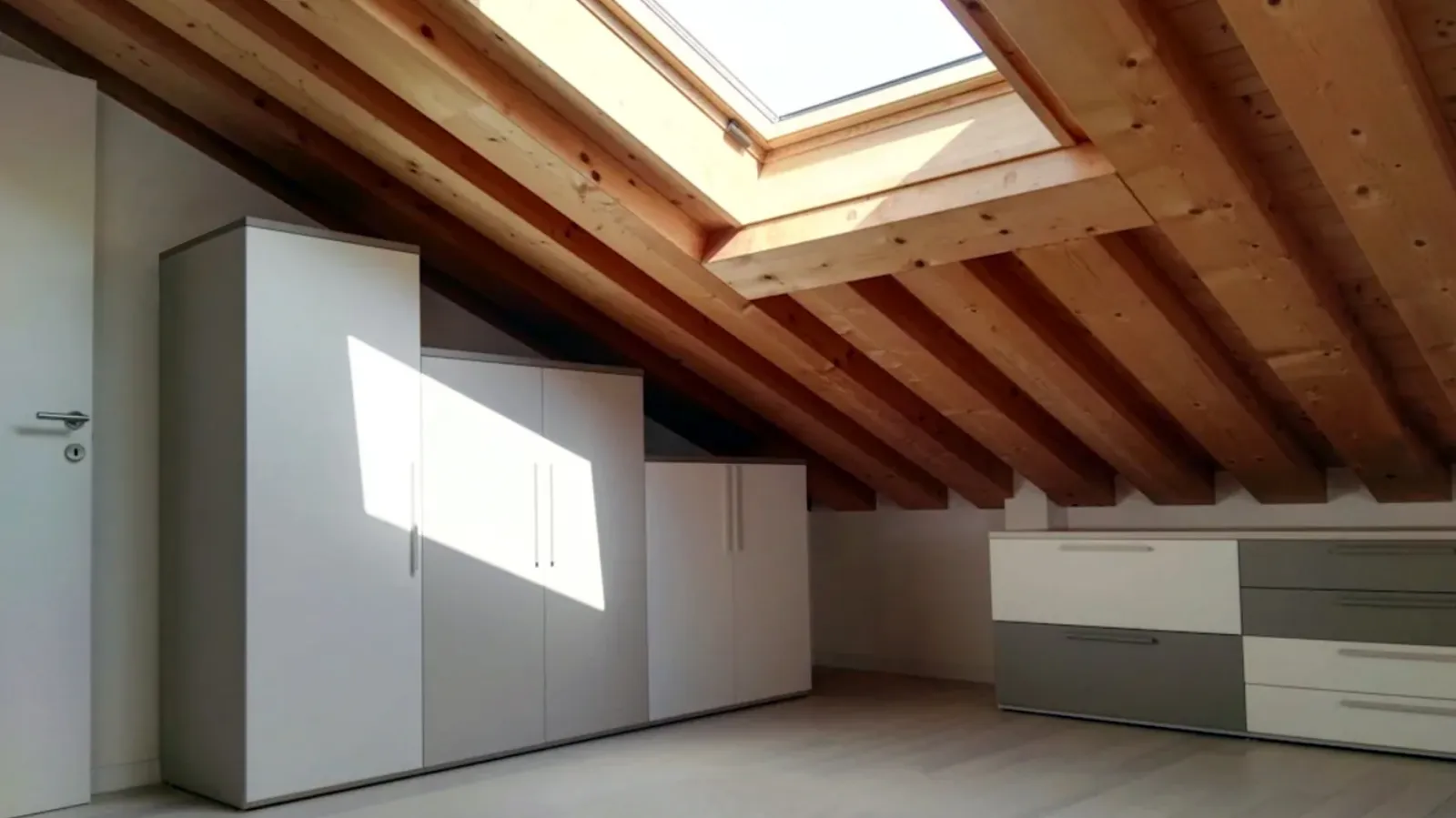 Idee vincenti per arredare il sottotetto abitabile