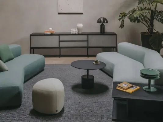 Scegliere e abbinare al meglio i divani colorati più nuovi