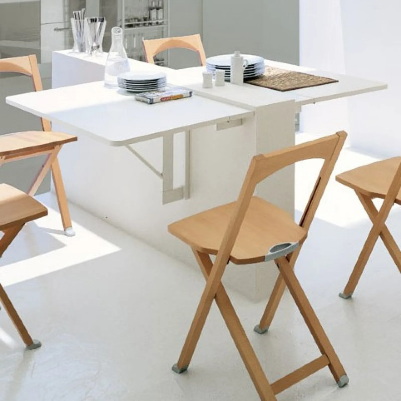 Tavolo a ribalta, comodo e funzionale